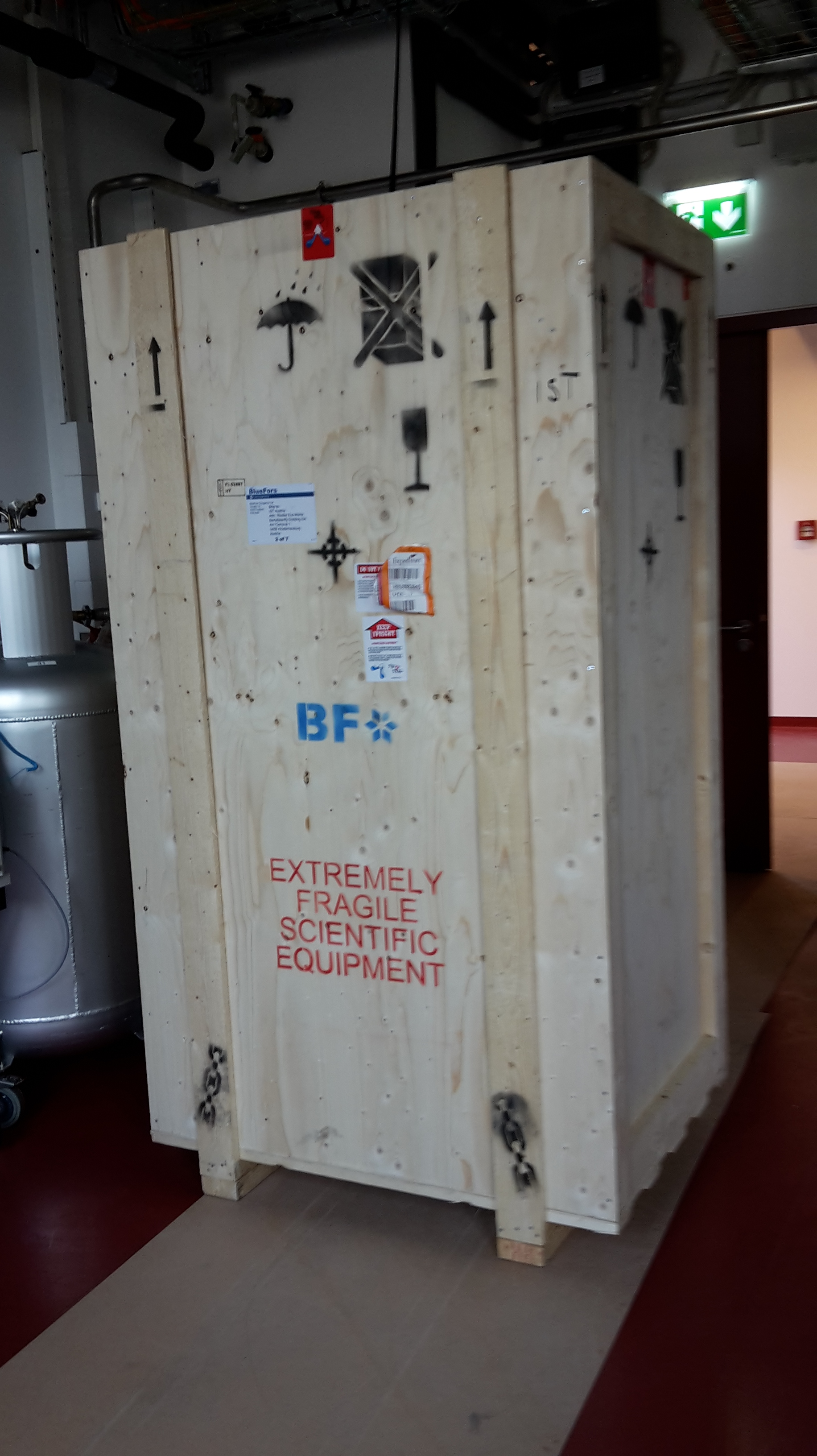 The Bluefors fridge arrived! | nanoelectronics group
